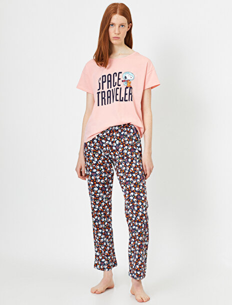 Koton Kadın Snoopy Lisanslı Yazılı Baskılı Pijama Takımı Koton Kadın Snoopy Lisanslı Yazılı Baskılı Pijama Takımı