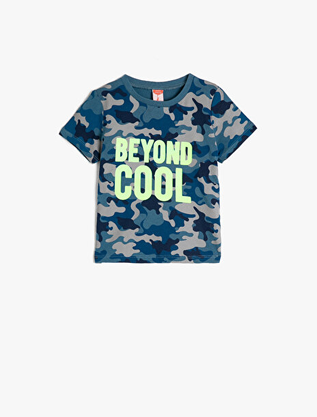Koton Erkek Çocuk Bisiklet Yaka Yazılı Baskılı Kamuflaj Desenli Tişört