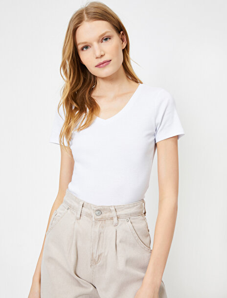 Koton Kadın Standart Kesim V Yaka Basic Tişört