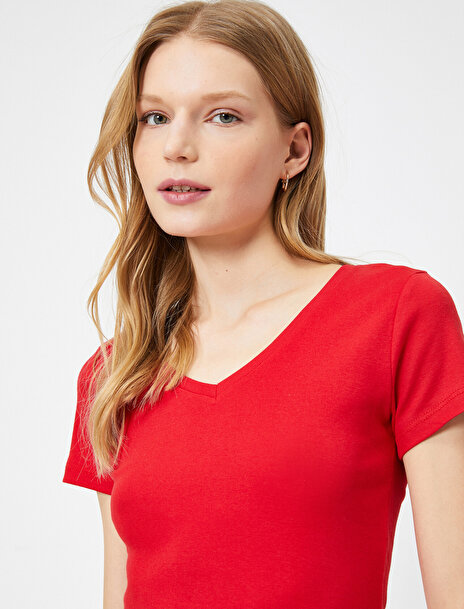 Koton Kadın Standart Kesim V Yaka Basic Tişört