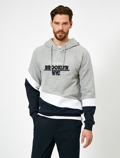 Koton Erkek Kapüşonlu İşlemeli Bloklu Kanguru Cepli Sweatshirt