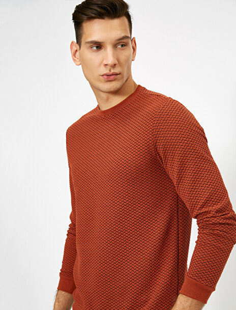 Koton Erkek Bisiklet Yaka Dokulu Kumaş Basic Sweatshirt Koton Erkek Bisiklet Yaka Dokulu Kumaş Basic Sweatshirt