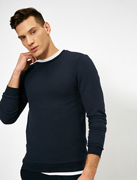 Koton Erkek Bisiklet Yaka Dokulu Kumaş Basic Sweatshirt Koton Erkek Bisiklet Yaka Dokulu Kumaş Basic Sweatshirt