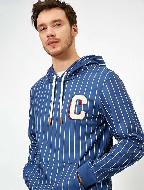 Koton Erkek Kapüşonlu Çizgili Baskılı İşlemeli Kanguru Cepli Sweatshirt Koton Erkek Kapüşonlu Çizgili Baskılı İşlemeli Kanguru Cepli Sweatshirt