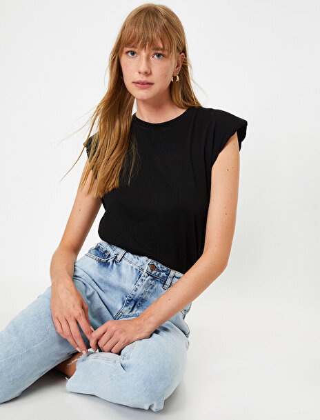 Koton Kadın Kolsuz Basic Vatkalı T-Shirt