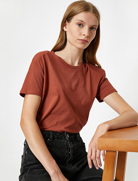 Koton Kadın Pamuklu Vatkalı Bisiklet Yaka Kısa Kollu Tişört