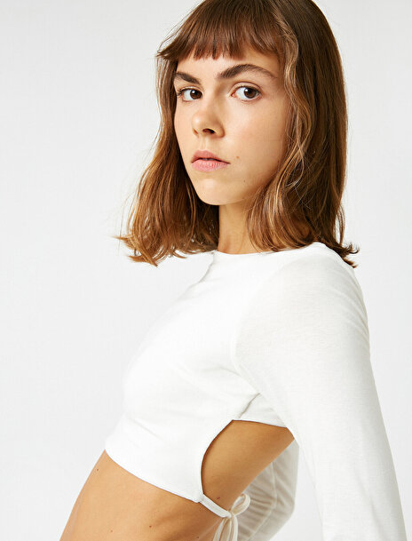 Koton Kadın Bisiklet Yaka Sırt Bağlama Detaylı Uzun Kollu Crop T-Shirt