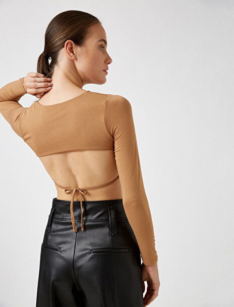 Koton Kadın Bisiklet Yaka Sırt Bağlama Detaylı Uzun Kollu Crop T-Shirt