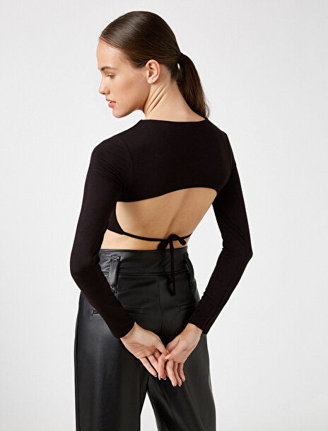 Koton Kadın Bisiklet Yaka Sırt Bağlama Detaylı Uzun Kollu Crop T-Shirt