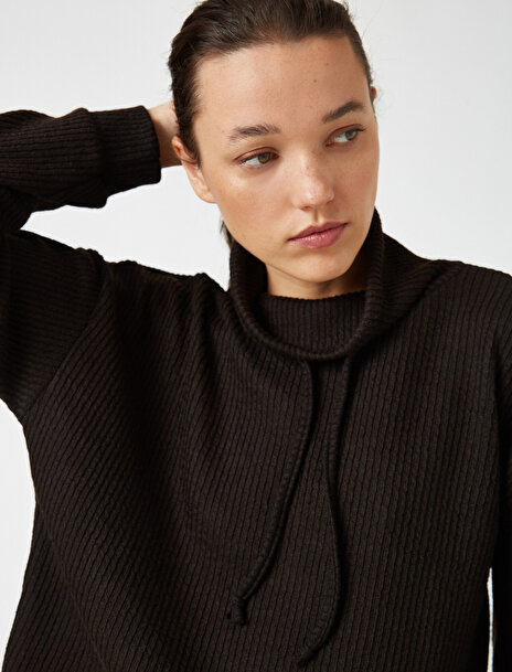 Koton Kadın Fitilli Balıkçı Yaka Crop Sweatshirt Koton Kadın Fitilli Balıkçı Yaka Crop Sweatshirt