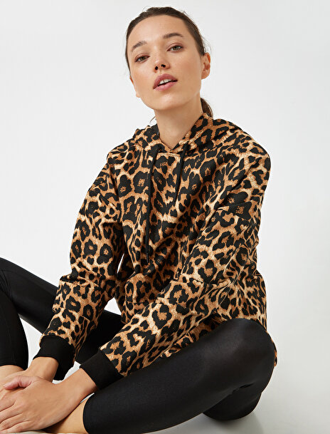 Koton Kadın Leopar Desenli Kapüşonlu Sweatshirt Koton Kadın Leopar Desenli Kapüşonlu Sweatshirt