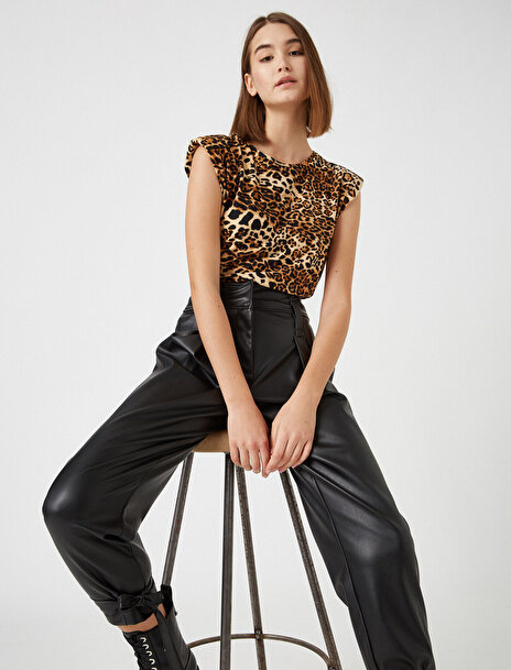 Koton Kadın Vatkalı Hayvan Desenli Kolsuz Bisiklet Yaka Tişört