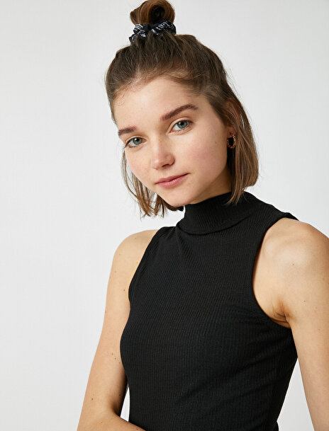 Koton Kadın Balıkçı Yaka Kolsuz Tanktop