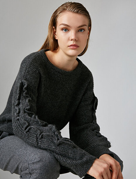 Koton Kadın Bisiklet Yaka Uzun Fırfırli Kollu Triko Kazak