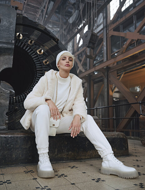 Koton Kadın Kapüşonlu Suni Kürk Kaban