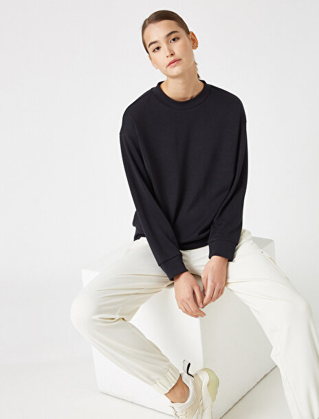 Koton Kadın Ebru Salli Loves Koton Bisiklet Yaka Sweatshirt Koton Kadın Ebru Salli Loves Koton Bisiklet Yaka Sweatshirt