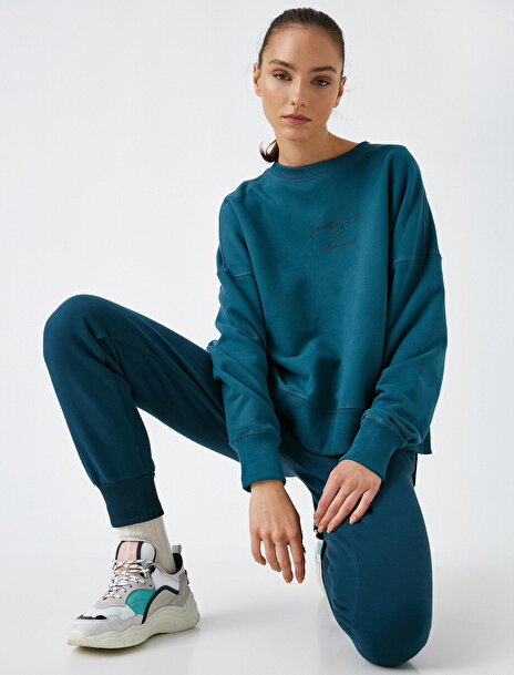 Koton Kadın Organik Pamuklu Bisiklet Yaka Yazili Baskili Sweatshirt