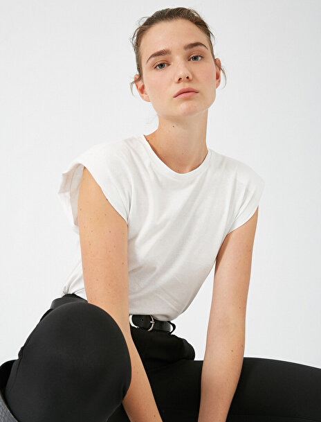 Koton Kadın Pamuklu Vatkalı Bisiklet Yaka Kolsuz Tişört