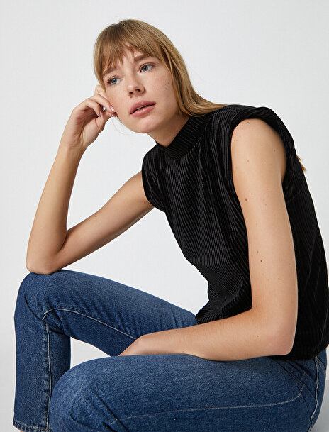 Koton Kadın Vatkalı Dik Yaka Kadife Tişört