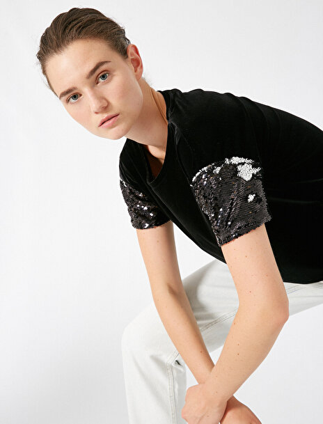 Koton Kadın Kısa Kollu Kadife Pullu Tişört