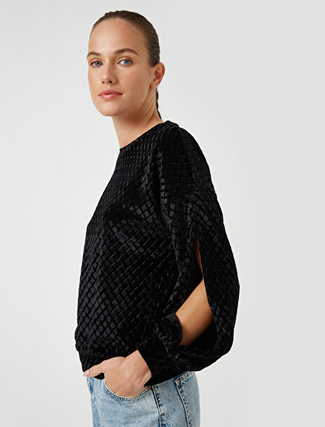 Koton Kadın Bisiklet Yaka Kadife Kol Detaylı Tişört