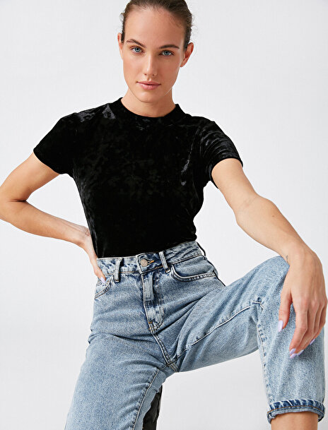 Koton Kadın Balıkçı Yaka Kadife T-Shirt