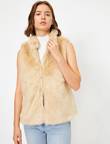 Koton Kadın Yüksek Yaka Kısa Kollu Suni Kürk Yelek