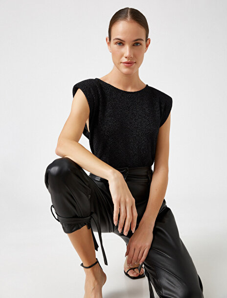 Koton Kadın Vatkalı Kayık Yaka Kolsuz Bluz