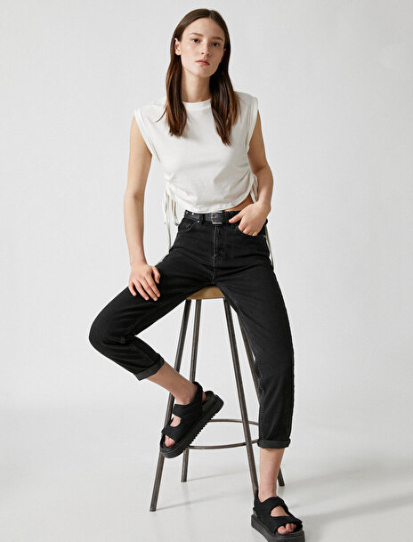 Koton Kadın Mom Jean - Normal Bel Dar Kesim Dar Paça Pantolon