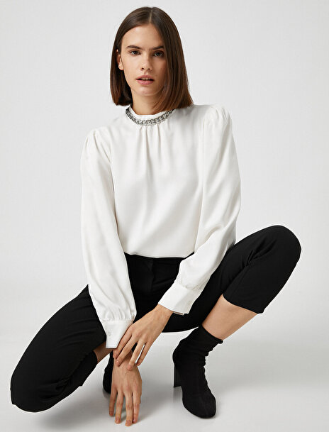 Koton Kadın Uzun Kollu Zincir Detaylı Bluz Koton Kadın Uzun Kollu Zincir Detaylı Bluz