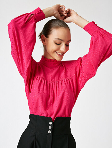 Koton Kadın %100 Viskon Vatkali Dik Yaka Firfir Detayli Bluz