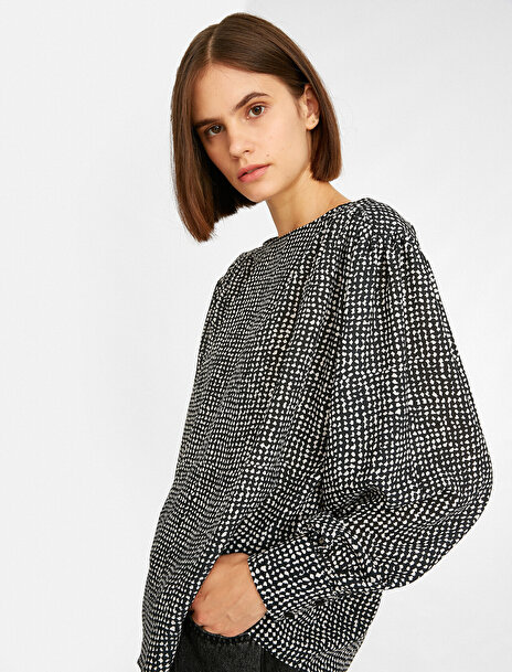 Koton Kadın Vatkalı Uzun Kollu Bisiklet Yaka Hayvan Desenli Bluz