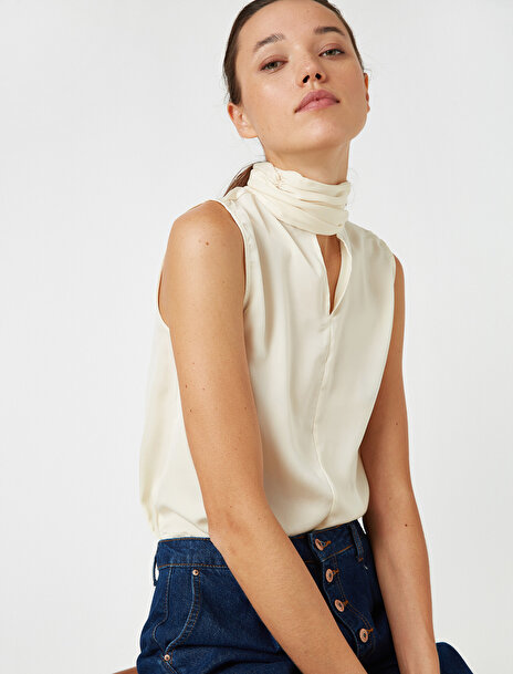 Koton Kadın Saten Kolsuz Fular Yaka Bluz Koton Kadın Saten Kolsuz Fular Yaka Bluz