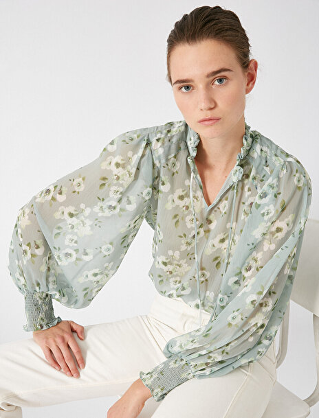 Koton Kadın V Yaka Çiçek Desenli Uzun Kollu Bluz Koton Kadın V Yaka Çiçek Desenli Uzun Kollu Bluz