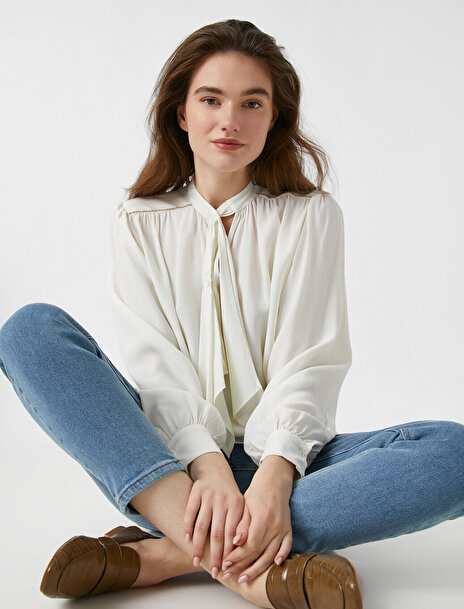 Koton Kadın Uzun Kollu Fular Yaka Bluz