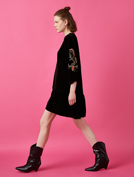 Koton Kadın Kadife İşlemeli Bisiklet Yaka Elbise