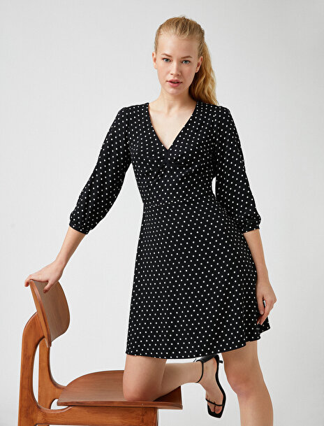 Koton Kadın V Yaka Puantiyeli Kısa Elbise