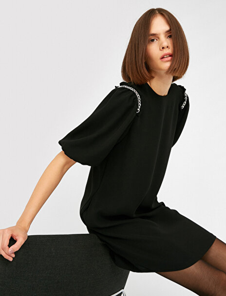 Koton Kadın Bisiklet Yaka Kısa Kollu Zincir Detaylı Elbise