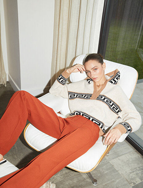 Koton Kadın Kapüşonlu Uzun Kollu Etnik Desenli Kazak