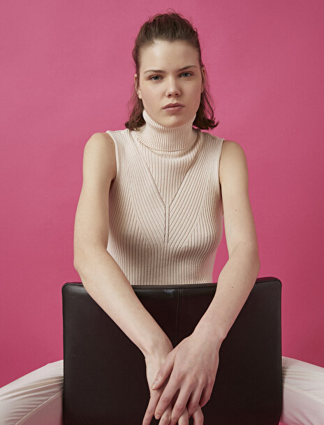 Koton Kadın Balıkçı Yaka Kolsuz Triko Kazak