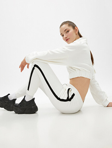 Koton Kadın Şerit Detaylı Jogger Eşofman Altı Koton Kadın Şerit Detaylı Jogger Eşofman Altı