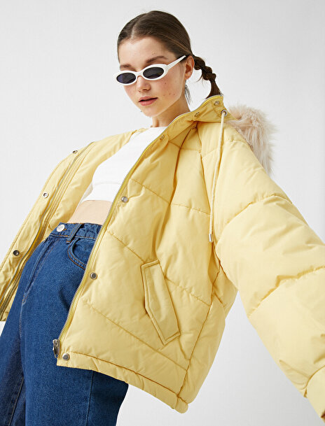 Koton Kadın Suni Kürk Detaylı Kapüşonlu Şişme Mont