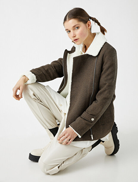 Koton Kadın Suni Kürk Detaylı Fermuarlı Kaşe Ceket