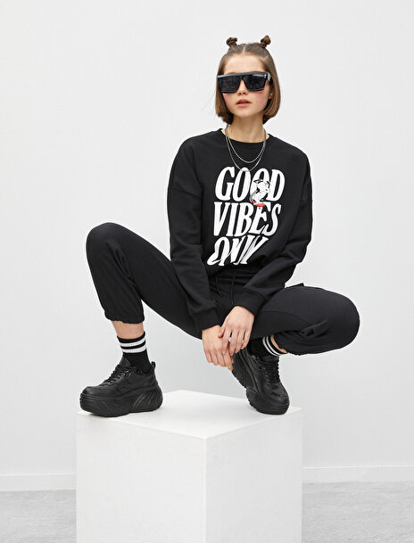 Koton Ole Genç Kız Bisiklet Yaka Lisanslı Snoopy Sweatshirt Koton Ole Genç Kız Bisiklet Yaka Lisanslı Snoopy Sweatshirt