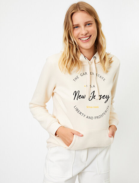 Koton Kadın Kapüşonlu Cepli Yazılı Baskılı Uzun Kollu Sweatshirt