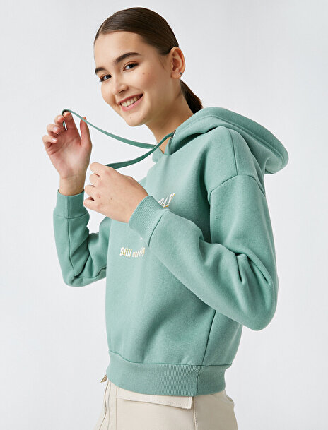 Koton Kadın Pamuklu Kapüşonlu Yazılı Baskılı Sweatshirt