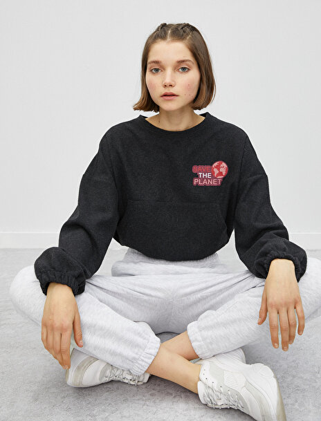 Koton Kadın Respect Life - Yaşama Saygı - Pamuklu Bisiklet Yaka Sloganlı Cepli Sweatshirt Koton Kadın Respect Life - Yaşama Saygı - Pamuklu Bisiklet Yaka Sloganlı Cepli Sweatshirt
