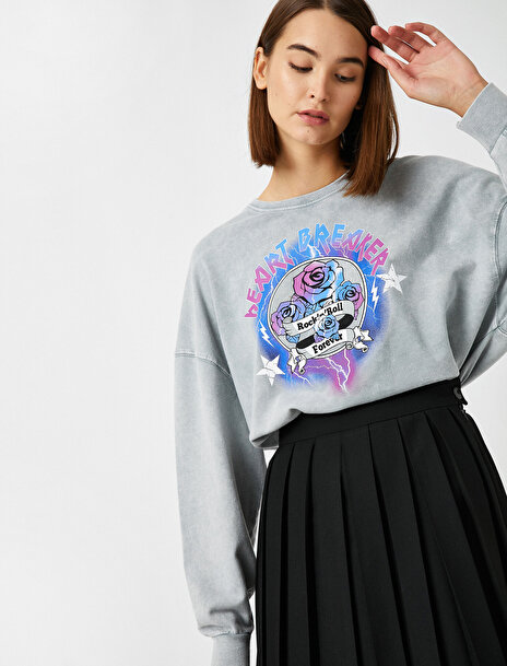 Koton Ole Genç Kız %100 Pamuk Bisiklet Yaka Baskılı Crop Sweatshirt Koton Ole Genç Kız %100 Pamuk Bisiklet Yaka Baskılı Crop Sweatshirt
