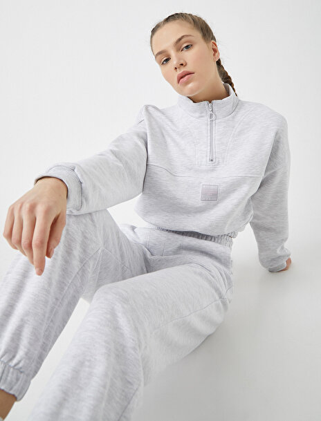 Koton Kadın %100 Pamuk Dik Yaka Sloganlı Crop Sweatshirt Koton Kadın %100 Pamuk Dik Yaka Sloganlı Crop Sweatshirt