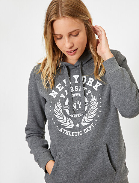 Koton Kadın Kapüşonlu Cepli Yazılı Baskılı Uzun Kollu Sweatshirt